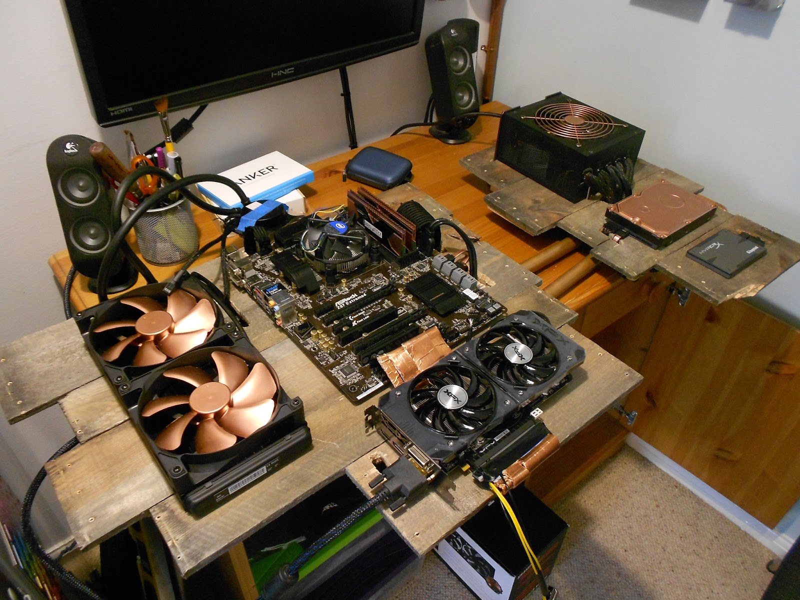 Un mod PC mural à base de bois et de cuivre | Micougnou