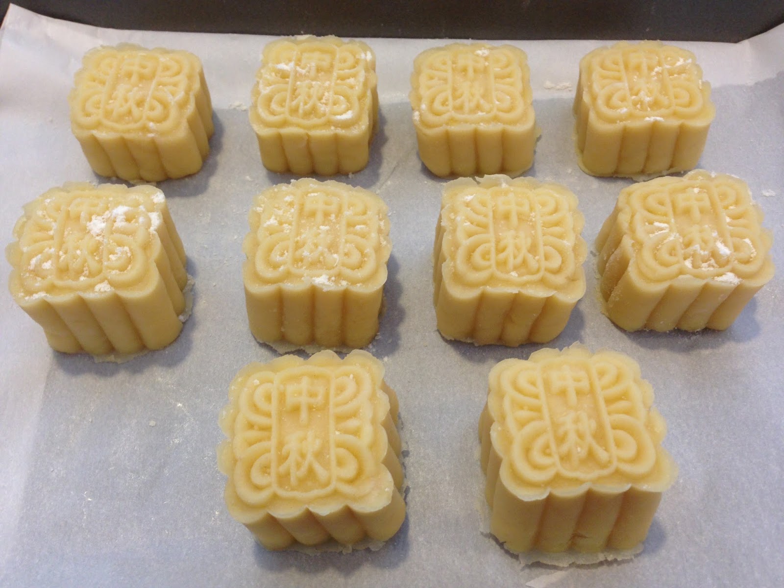 Everyday Leisure: How to make Mini Egg Custard Moon Cakes