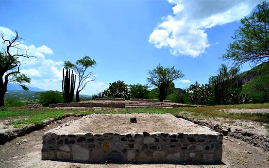 ACHAMAN GUAÑOC: Hallan entierros caxcanes en Zacatecas, en México