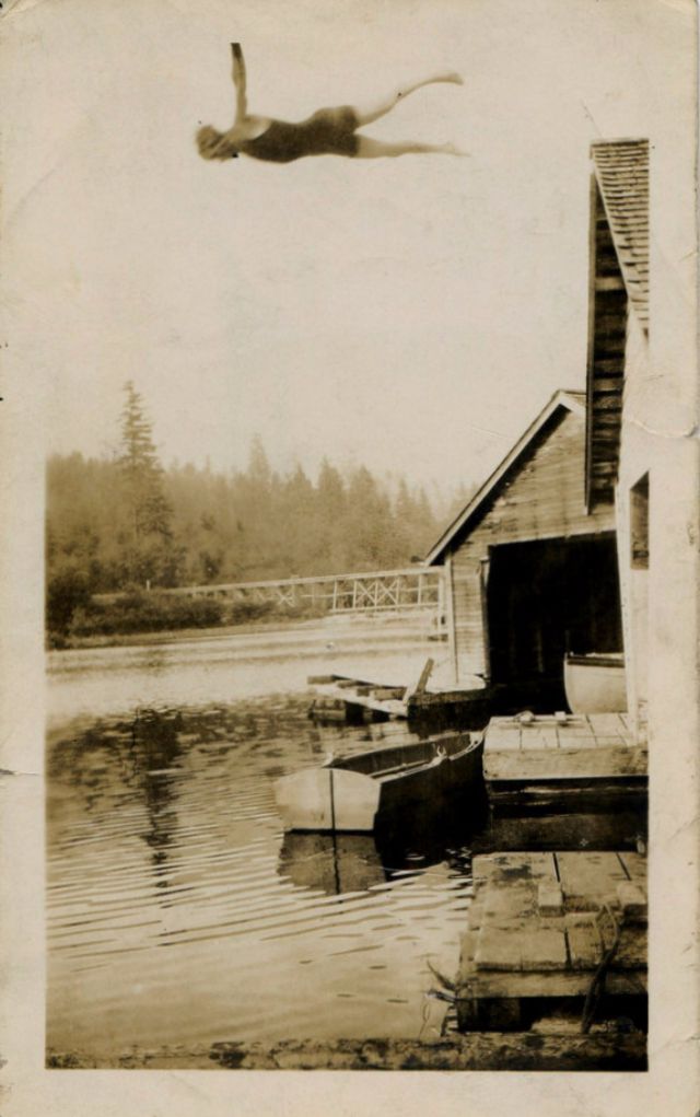 30 Hilarious Vintage Snapshots of People Diving Into Pools or Lakes ...