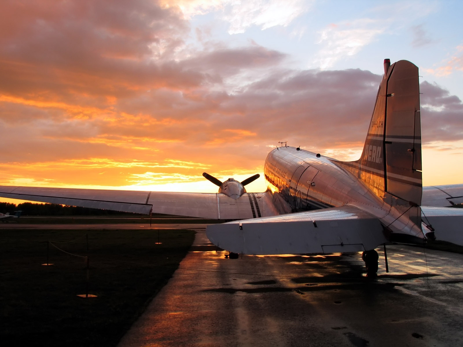 30+ Foto Pesawat Tempur dan Helikopter Keren - Planet Wallpapers