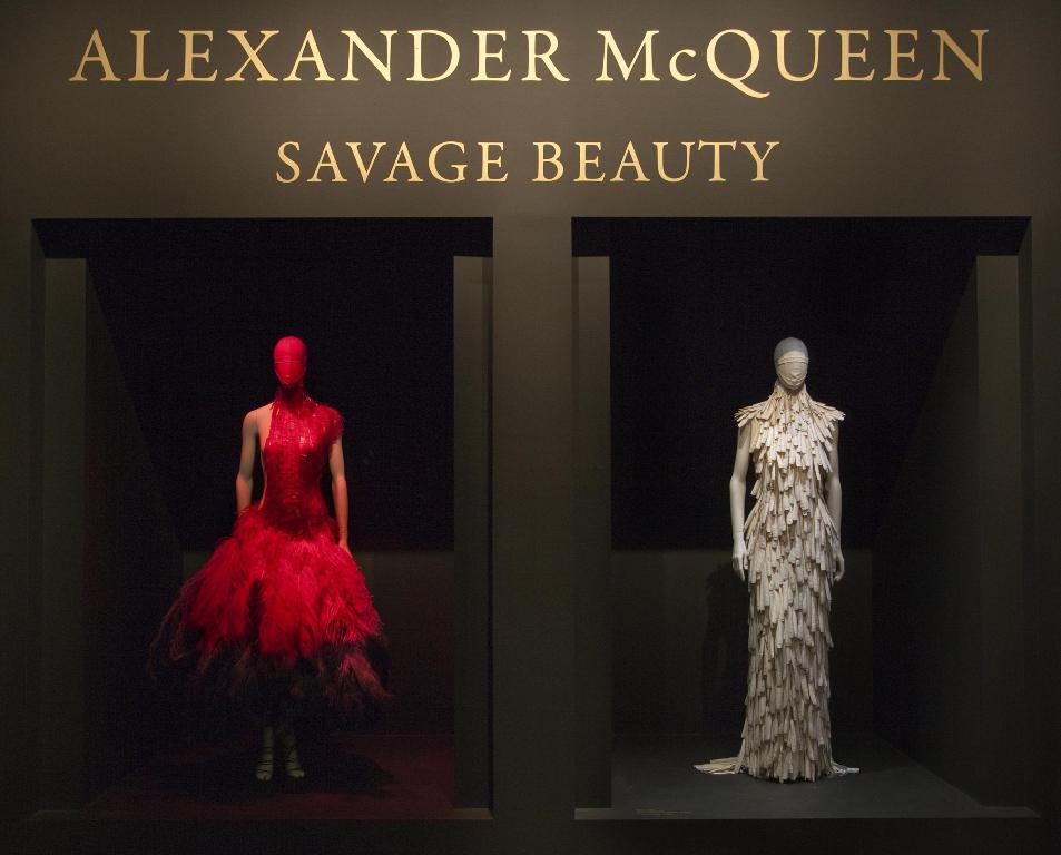 Alexander Mcqueen Feather Wedding Dresses
