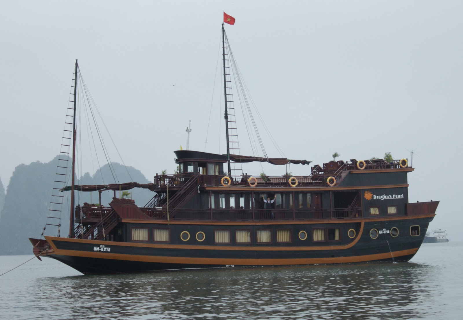 Tom and Katie's Eg-cellent Adventure: Our Vietnamese Junk