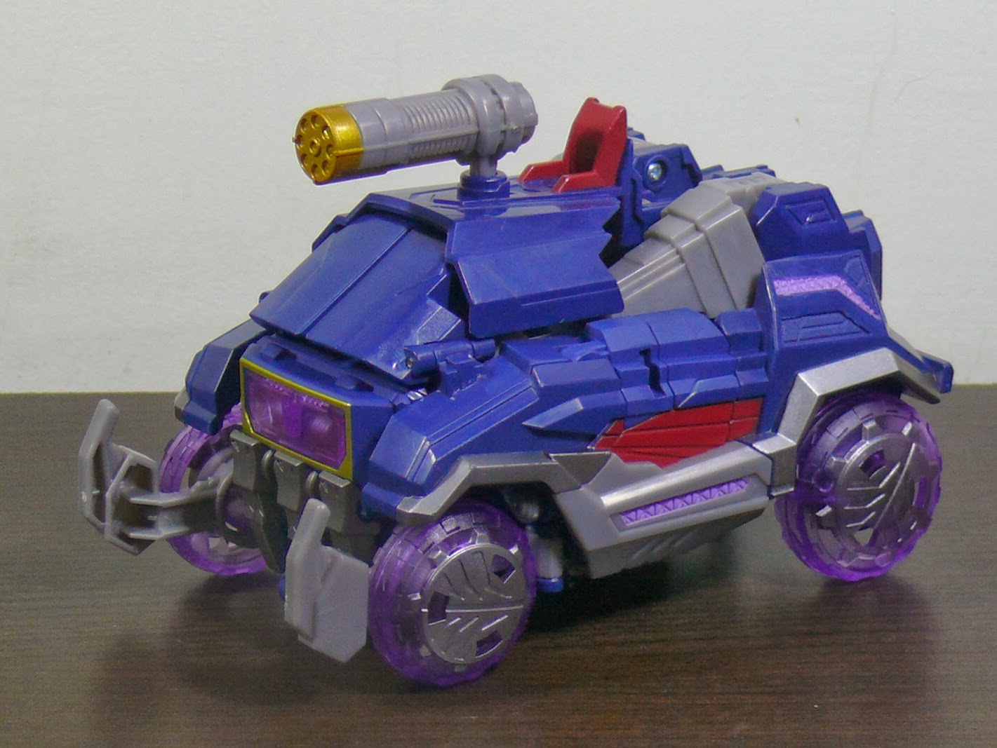 Blog Transformers.com: 1045 y 1046: Soundwave & Laserbeak FOC