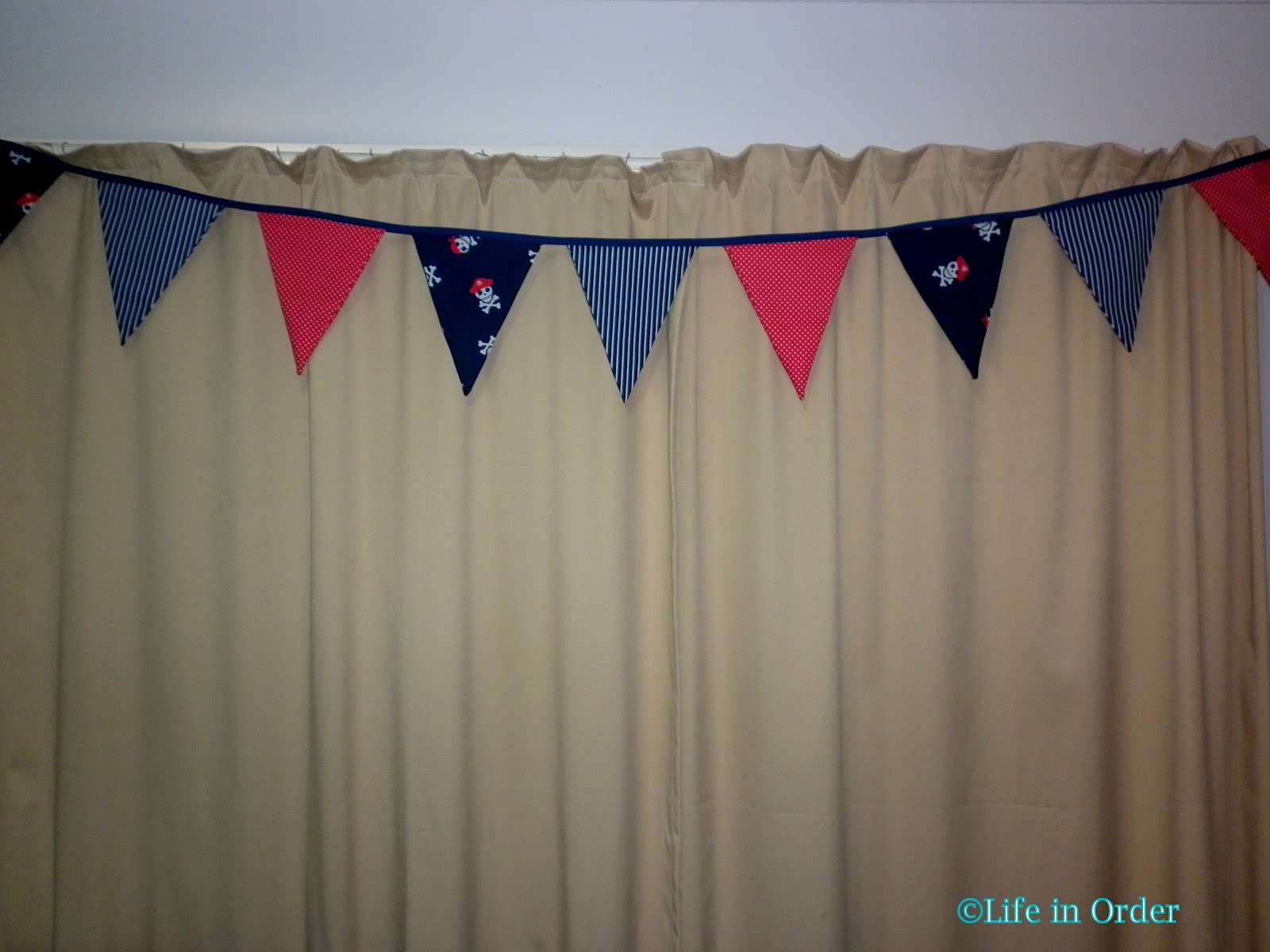 Life in Order: How to Make Bunting Tutorial