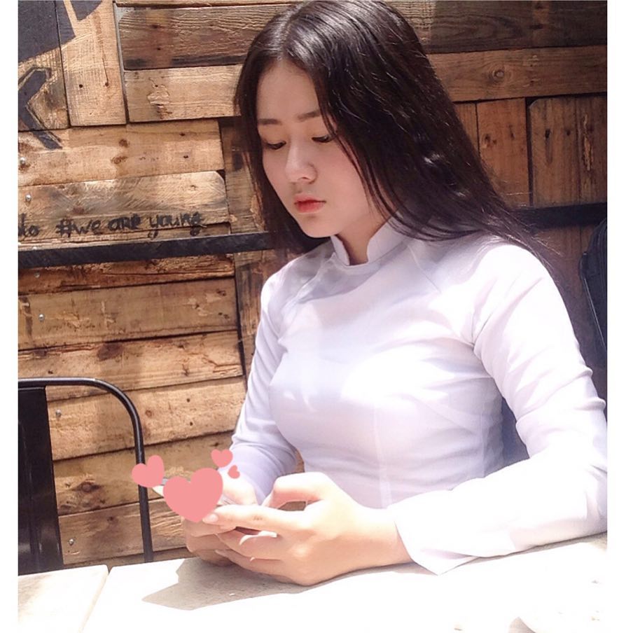 Josie Nguyễn Hân - A girl should be like a butterfly,pretty to see but ...