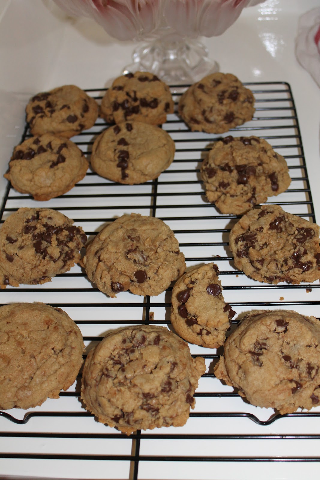 The New Hust: Big Yummy Chocolate Chip Cookies