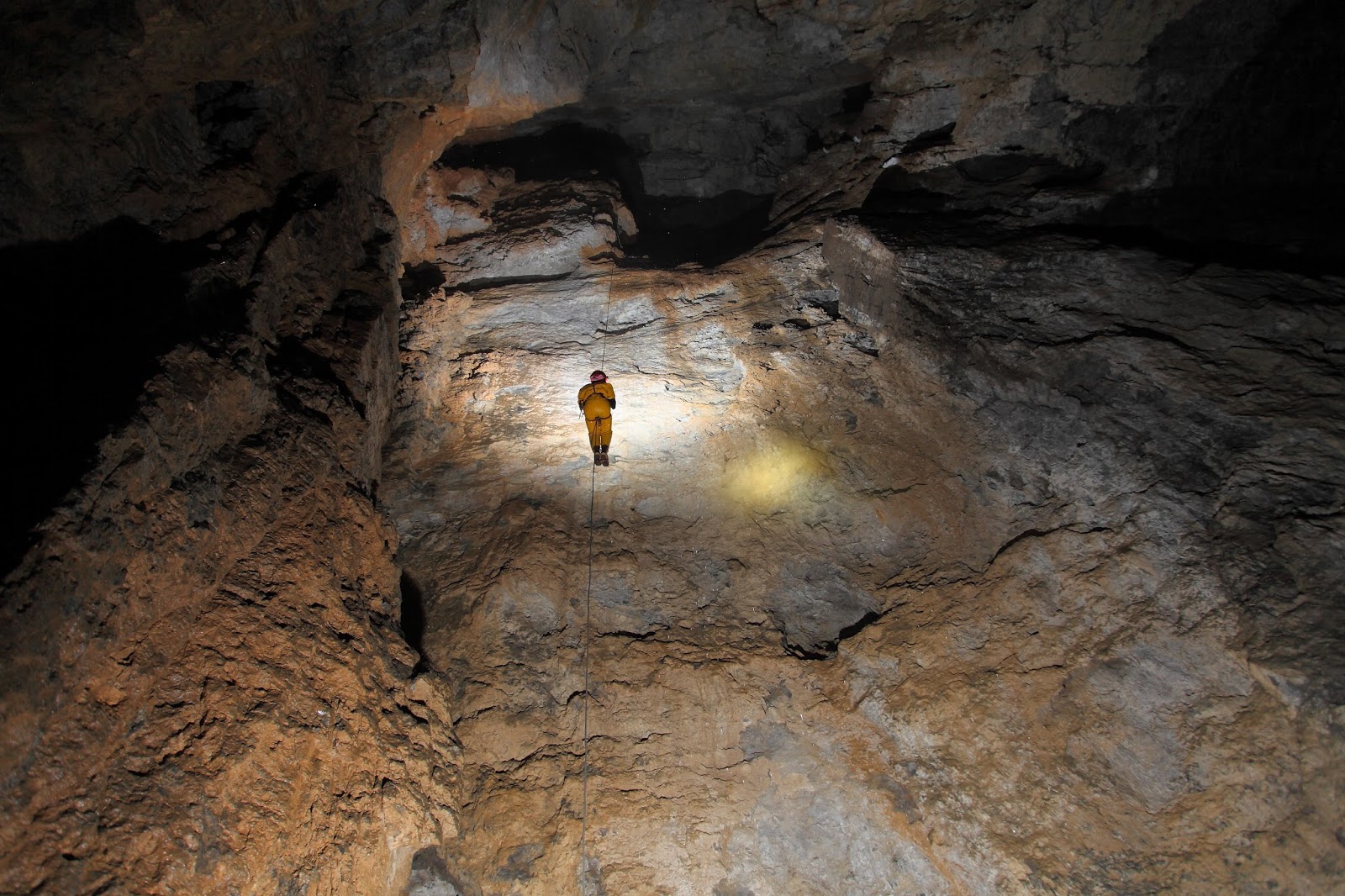 MAIN DRAIN CAVE EXPEDITION 2016, PRE-DIVE GEAR STAGE DROP - ADAM HAYDOCK