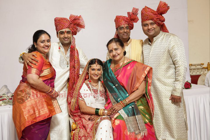 marathi actor and actress: Sameera Gujar wedding photos