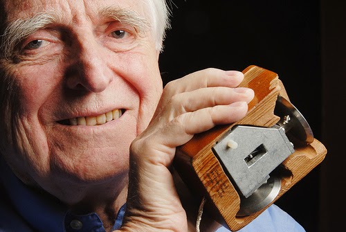 The Infromatica: 1963 - Douglas Engelbart patenteia o mouse..
