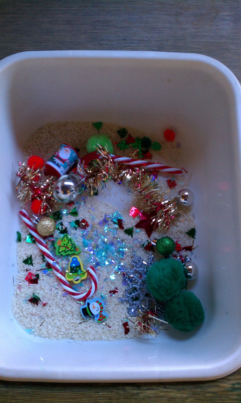 Exploring the Outdoor Classroom: Christmas Sensory Bin