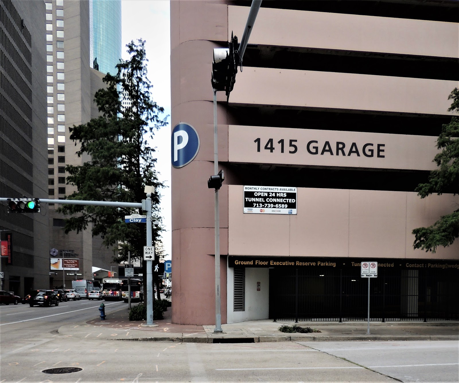 Houston in Pics: 1415 Lousiana Wedge Tower and Parking