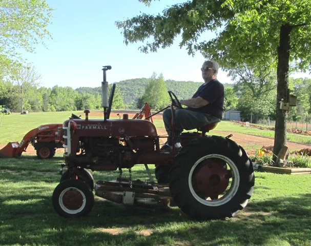 Farmall Cub Hub: Farmall Cub with Belly Mower