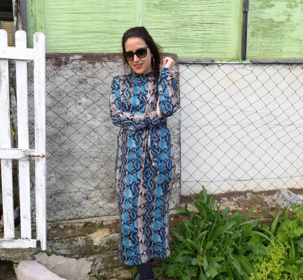 I hate snakes but I love snake print clothes - Pink Daisy Loves