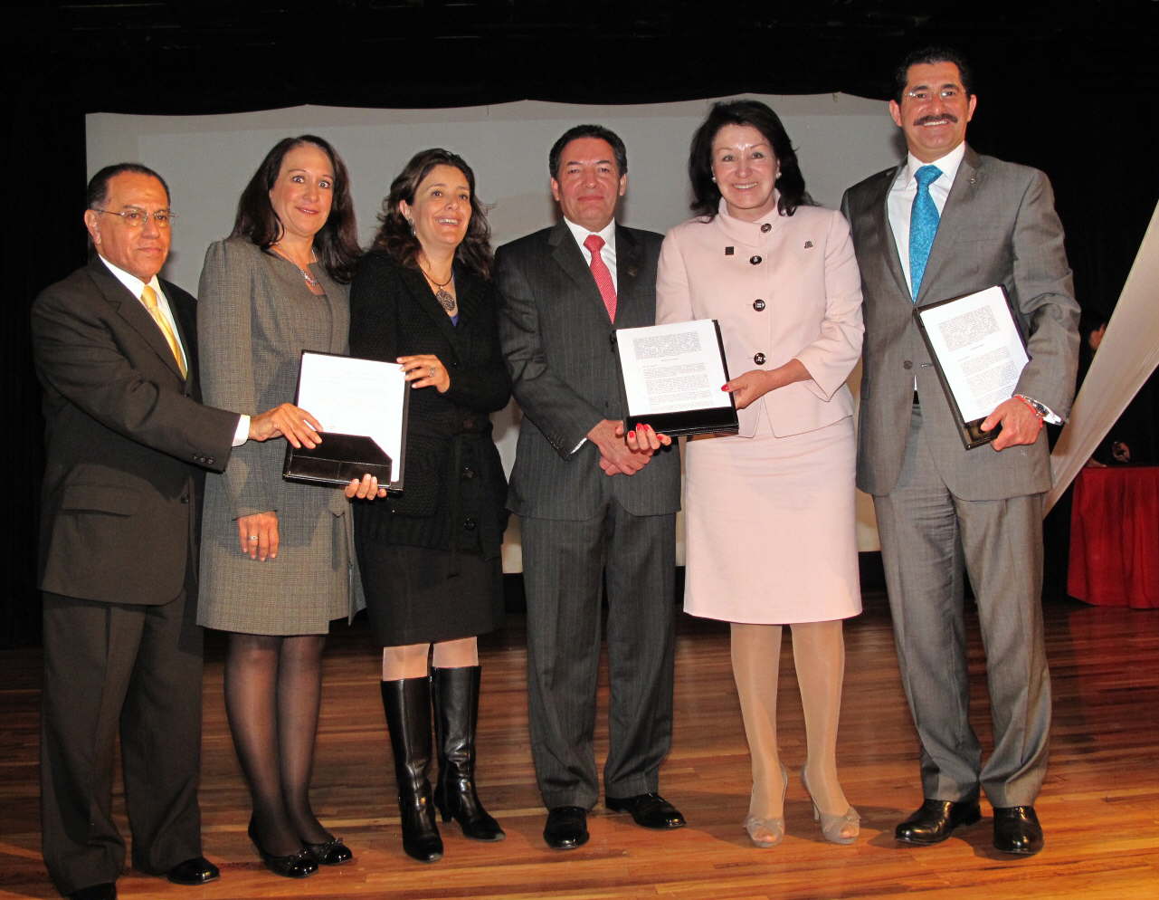 Firman convenio IHAEM Y la UVM para profesionalizar a servidores ...