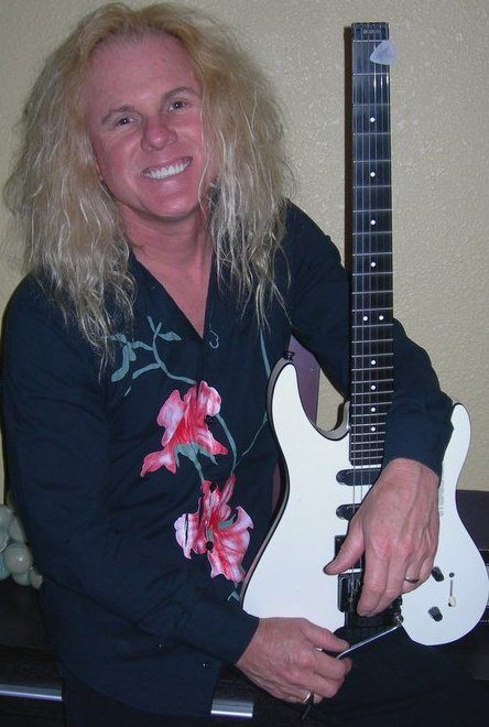 KISS LA BANDA MÀS CALIENTE DEL MUNDO: FELIZ CUMPLEAÑOS TOD HOWARTH