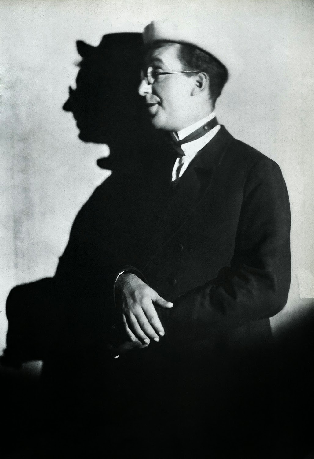 February 19, 1922 Ed Wynn became the first vaudeville star to sign a ...