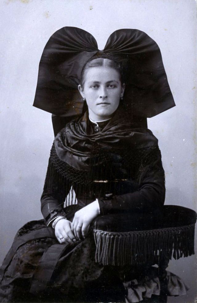 44 Studio Portrait Photos of Young Ladies That Show Glamorous Beauty in ...