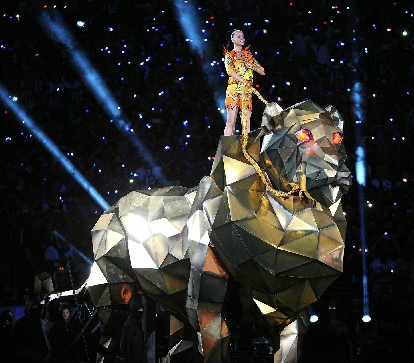 Katy Perry gives a spectacular performance during the Super Bowl XLIX ...
