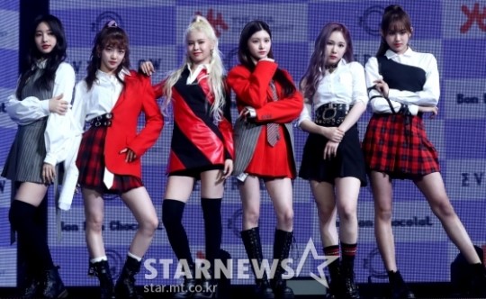 Girl group Everglow holds their debut showcase