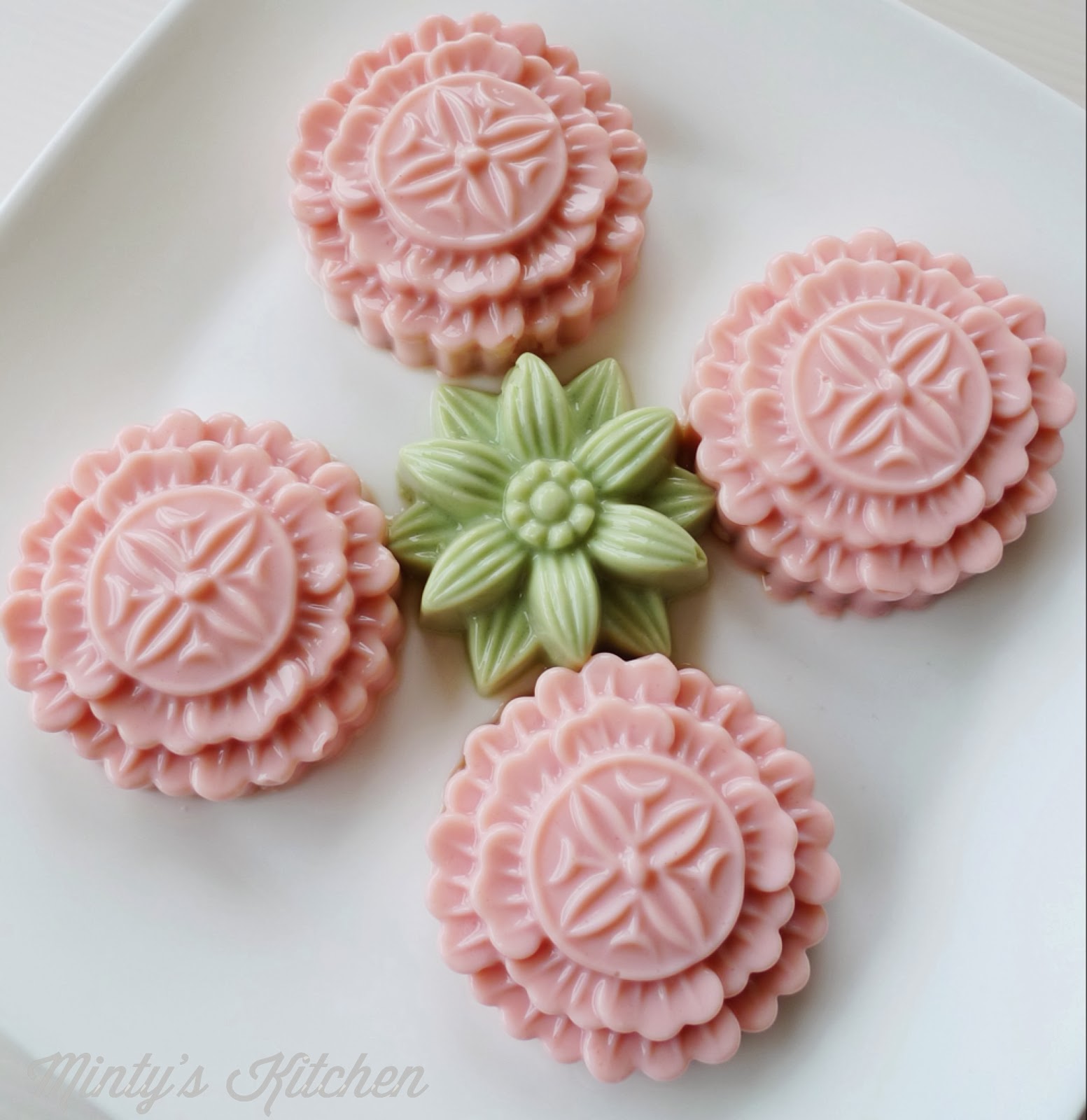 Minty's Kitchen: Pink Soy Milk Jelly Mooncakes