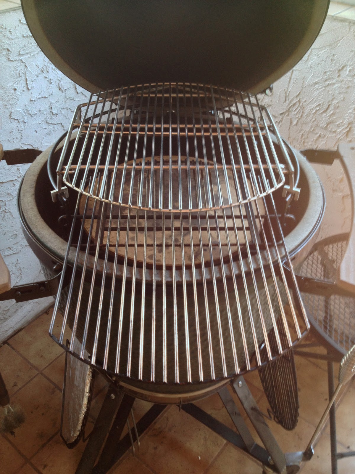 Light A Fire BBQ: Adjustable Rig from Ceramicgrillstore.com