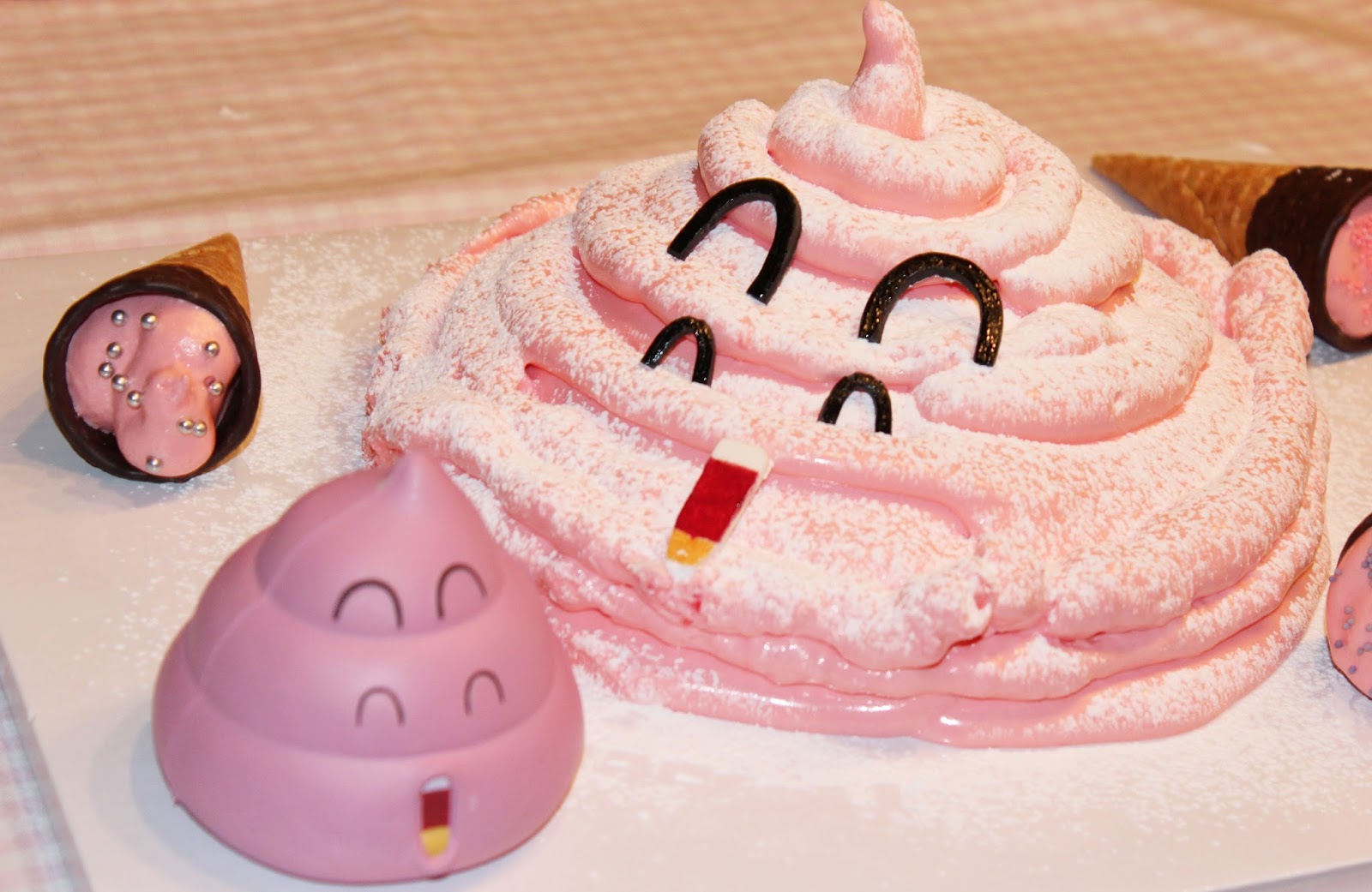 PASTEL "CACA ARALE" {CON COBERTURA DE NUBES DE AZÚCAR}