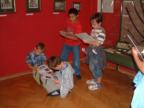 muzped gyakorlatok: Nosza, rajta jó katonák — Múzeumi őszbúcsúztató ...