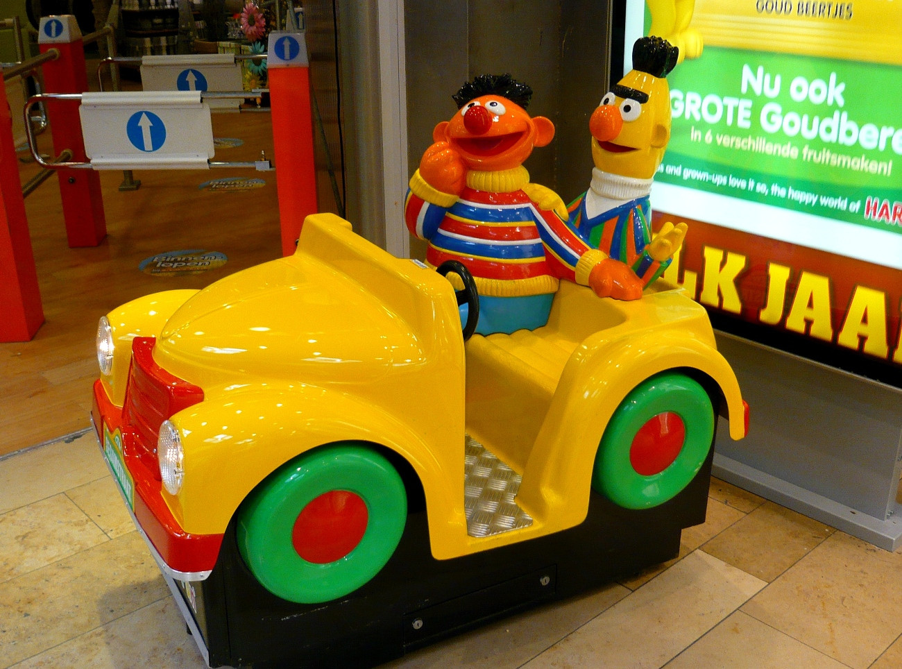 Big Bird Bridge: Tokyo Sesame Place coin operated kiddie rides
