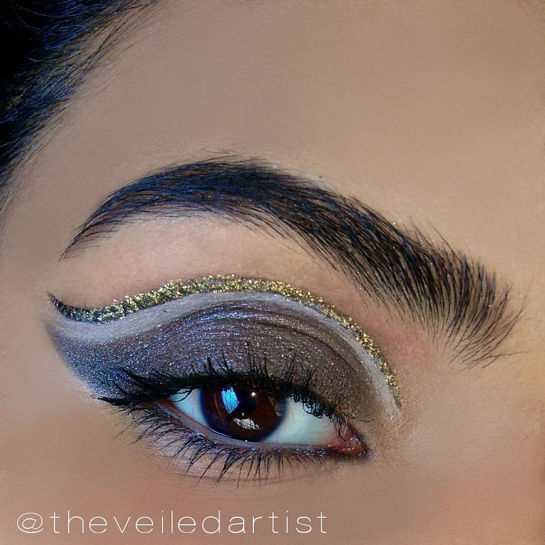 Majestic 👸🔥💕 Double glitter cut crease makeup look - The Veiled Artist