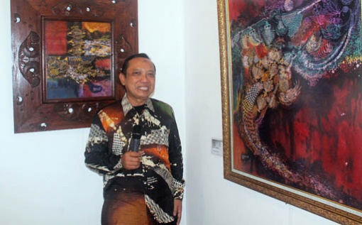 BASU SWASTHA DHARMMESTA "PROFFESOR YANG MEMBATIK"