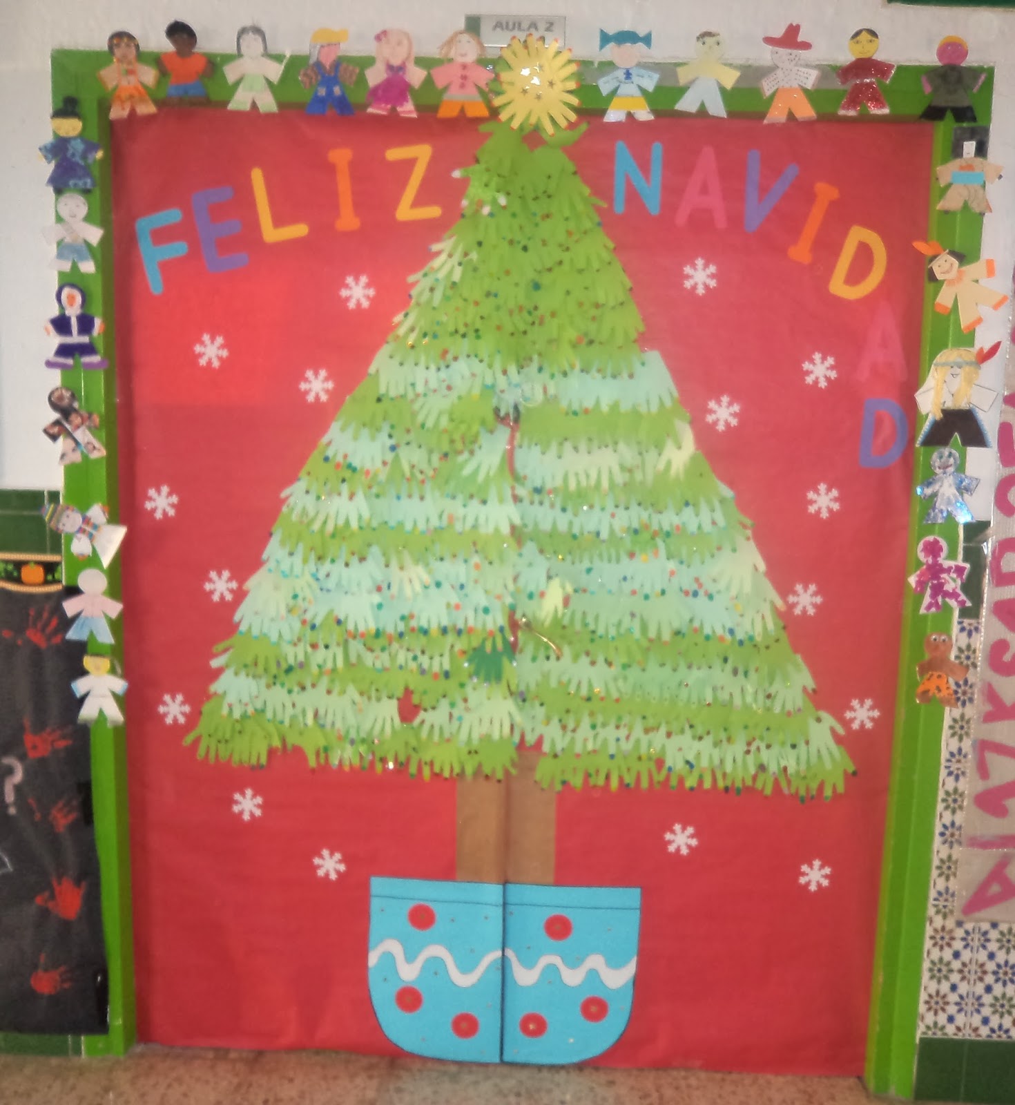 PEQUEÑAS SONRISAS: NUESTRA PUERTA UN AUTÉNTICO ÁRBOL DE NAVIDAD