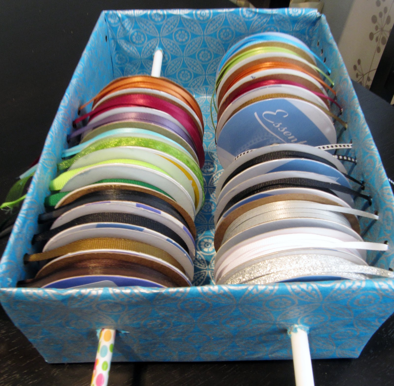 Heavy Petals: DIY: Ribbon organizer for FREE!