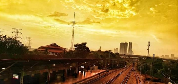 Pondok Rahmat: LANGIT KENAPA BERWARNA BIRU