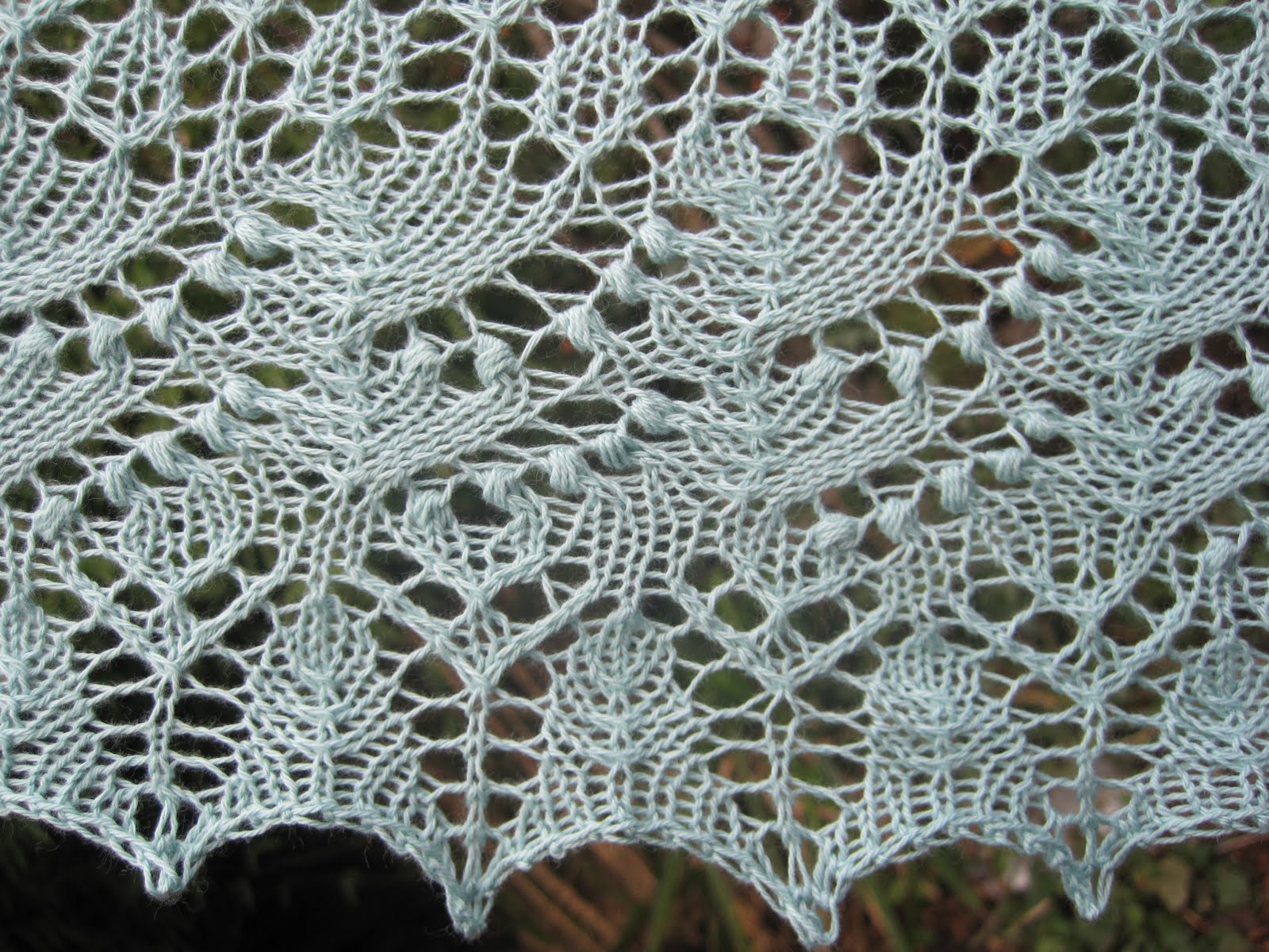 Tam-O'-Banter: Enlarging Swallowtail Lace Shawl by Evelyn Clark