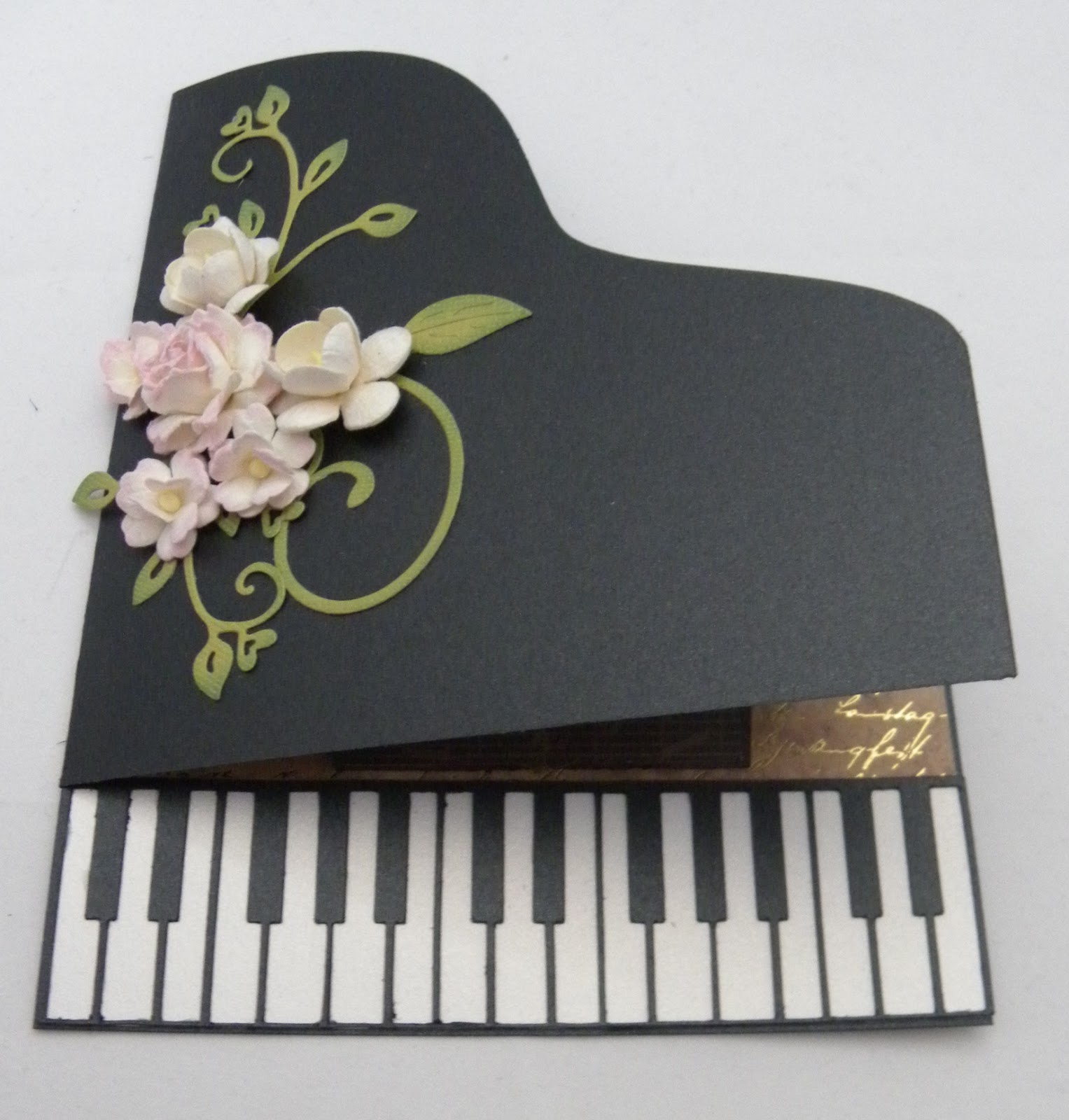 Suzy Q Crafts: Shaped Cards