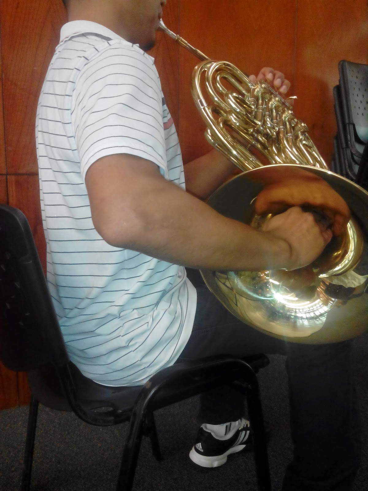 El Corno Francés: El corno francés es un instrumento de viento metal ...