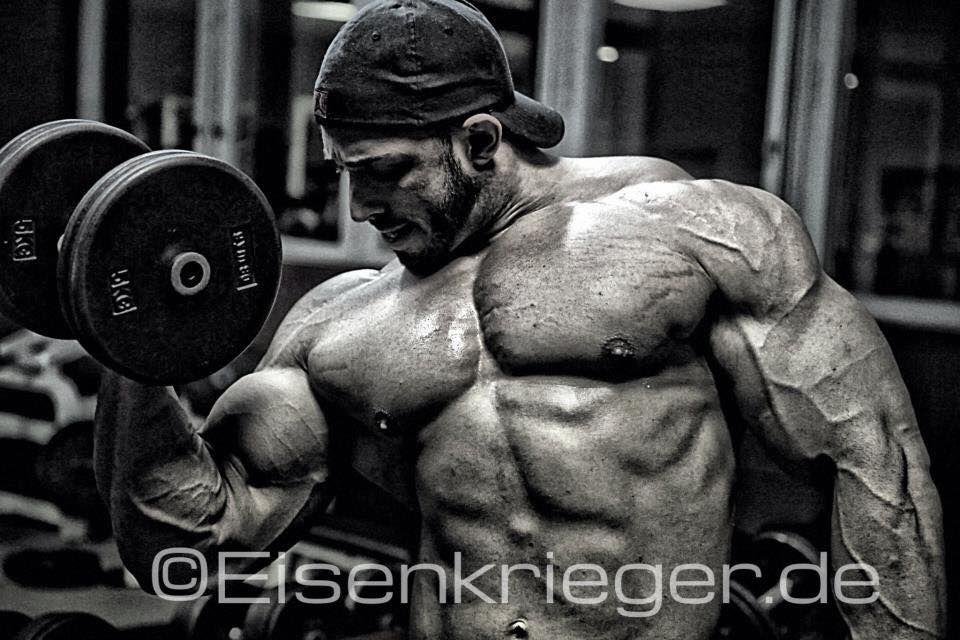 Muscle Lover: German bodybuilder Kevin Wolter