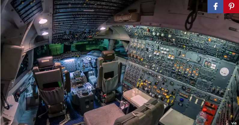 Pemandangan Indah Dari Ruang Cockpit Boeing 747 - Sys Pro