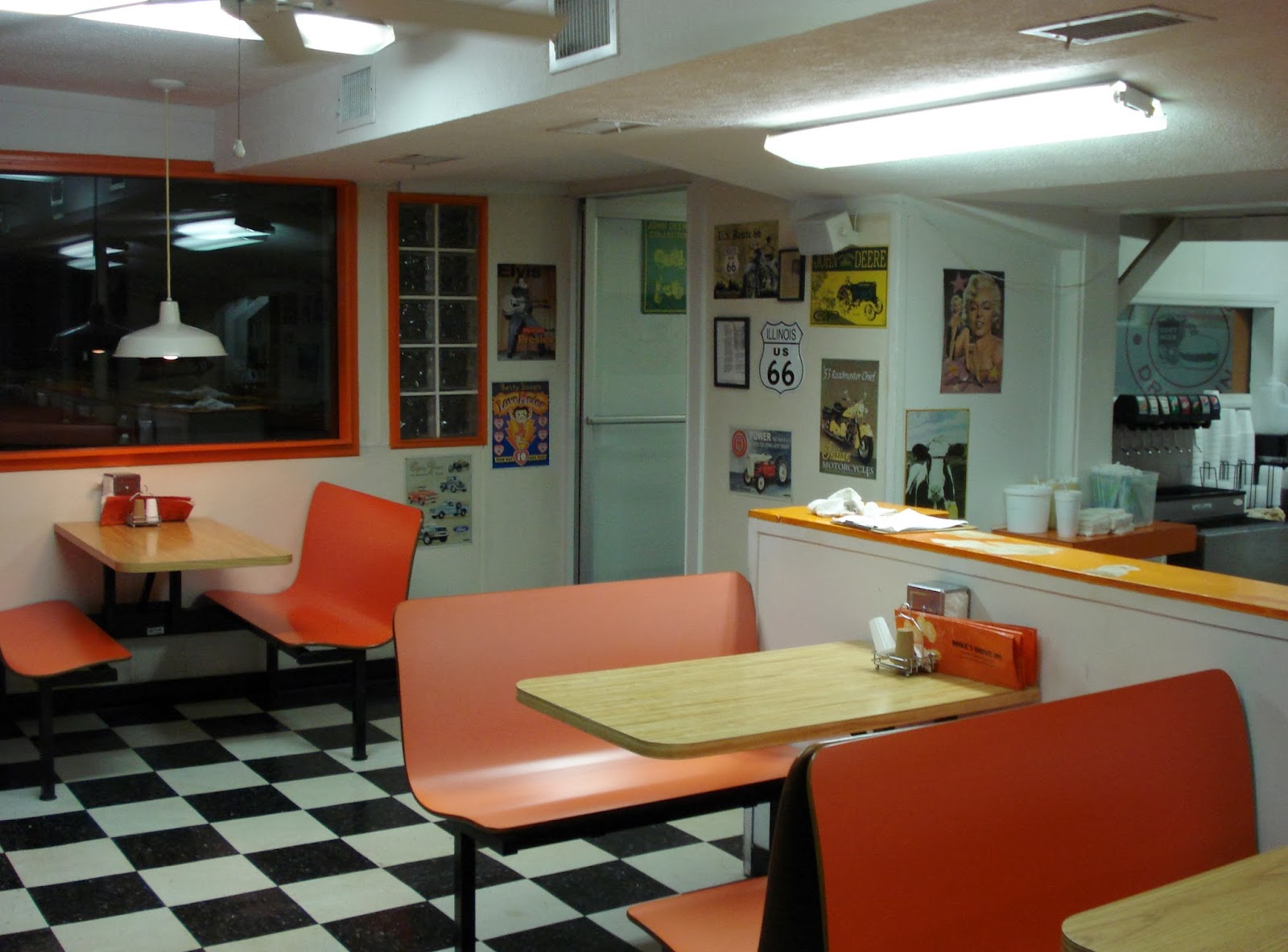 Experiencing Illinois: Mike's Drive-In