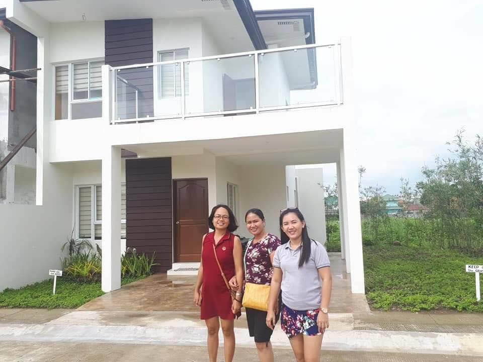 ROSE POINTE SUBDIVISION - House and Lot for Sale with Balcony in Sta ...