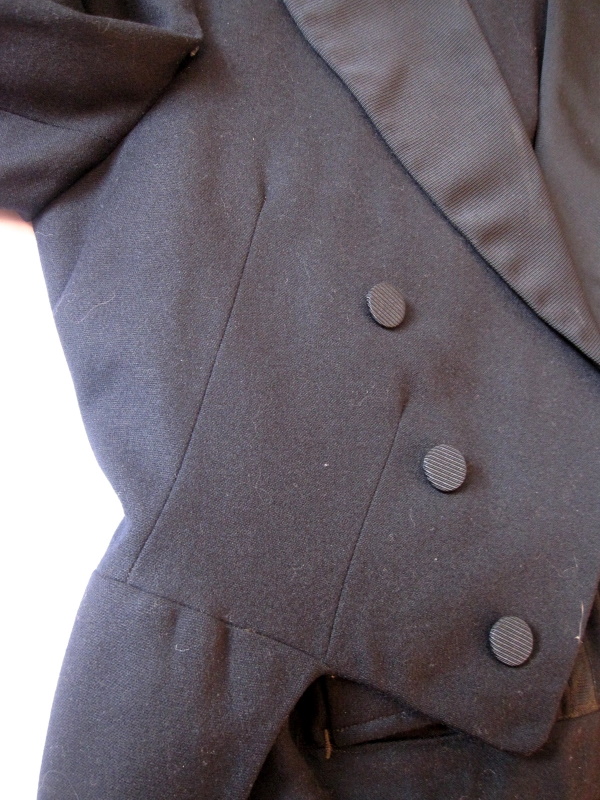 An Affordable Wardrobe: Brushing Off My Tails....