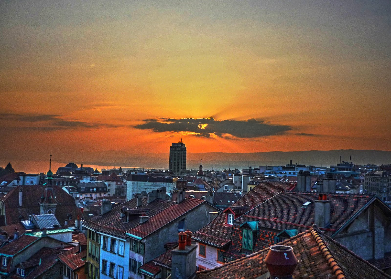 HDR Tutorial: Sunset over the Lausanne Skyline