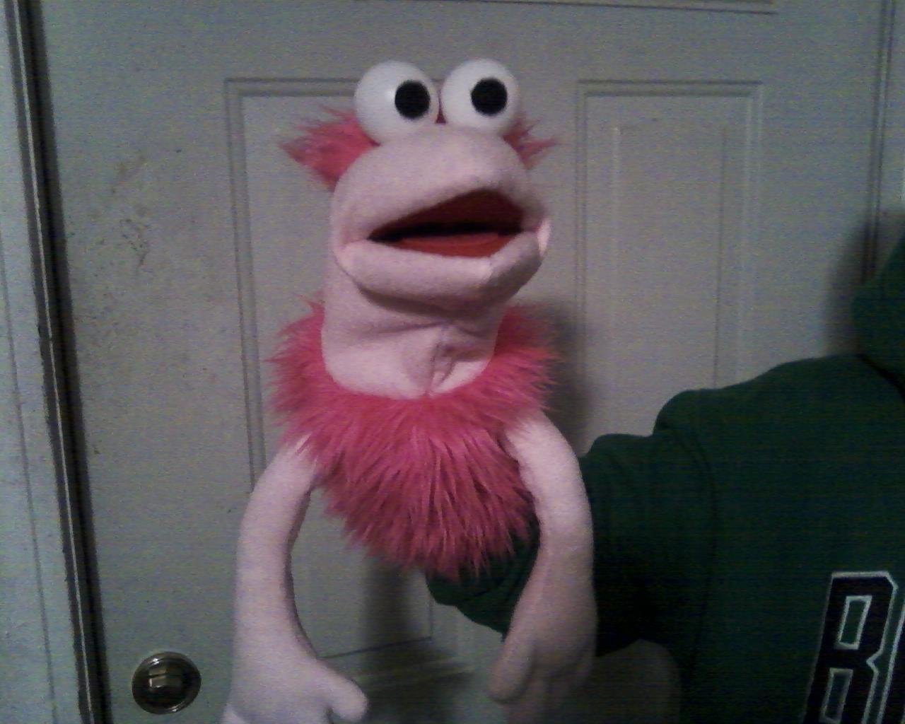 J&W's Wicked Puppet Factory: Pink Fraggle finds a new home for Christmas!!!