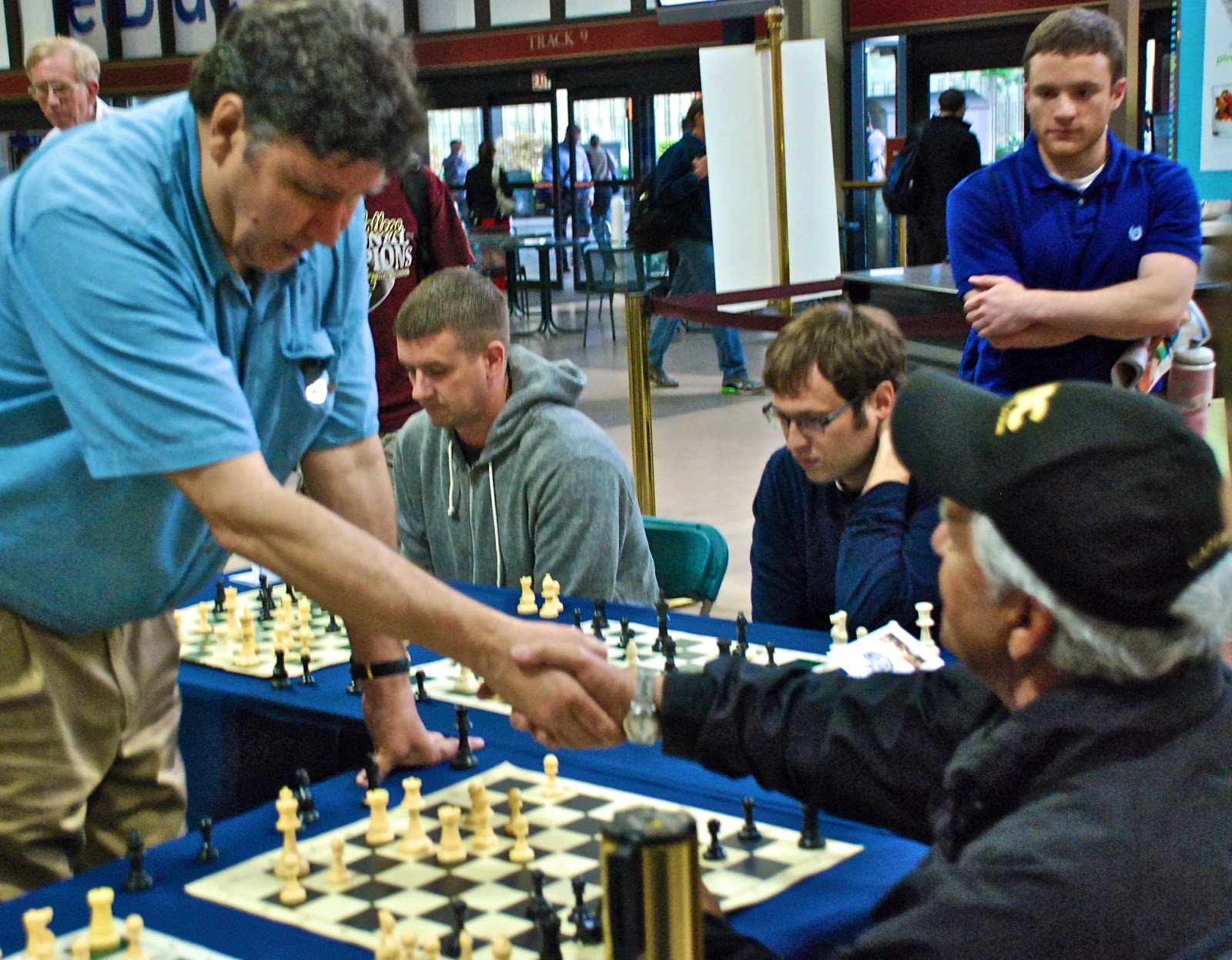 Boylston Chess Club Weblog: GRANDMASTER LARRY CHRISTIANSEN PLEASES ...