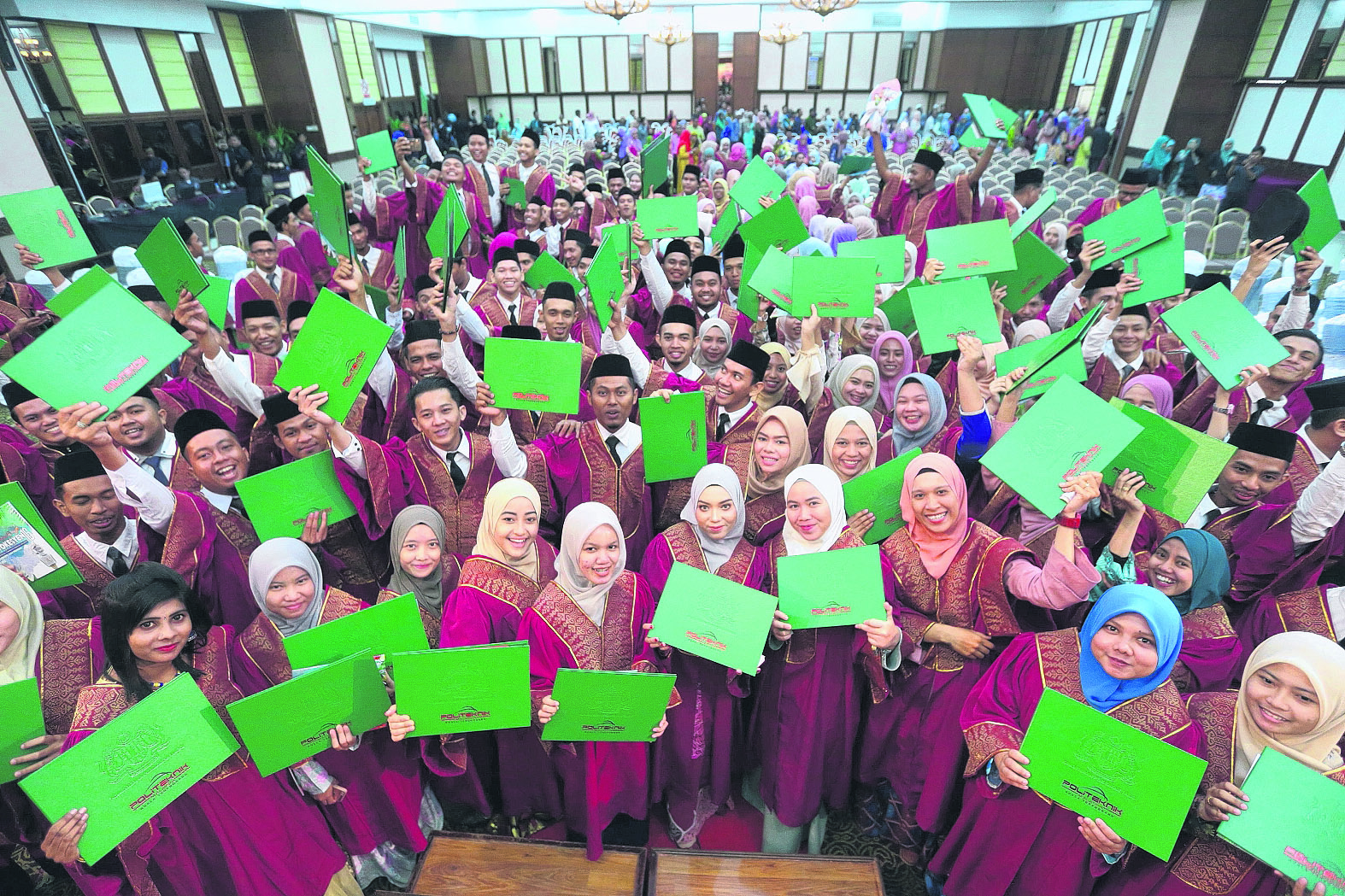 Pabila Penaku Menari: 199 graduan Politeknik Kuala Terengganu terima ...