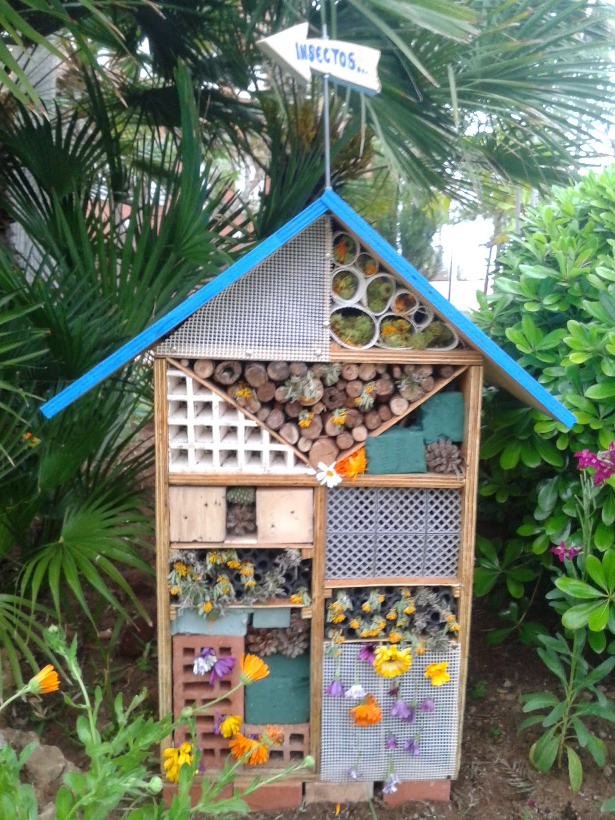 ECOESCUELA HUERTA SALAMA: EL HOTEL DE INSECTOS