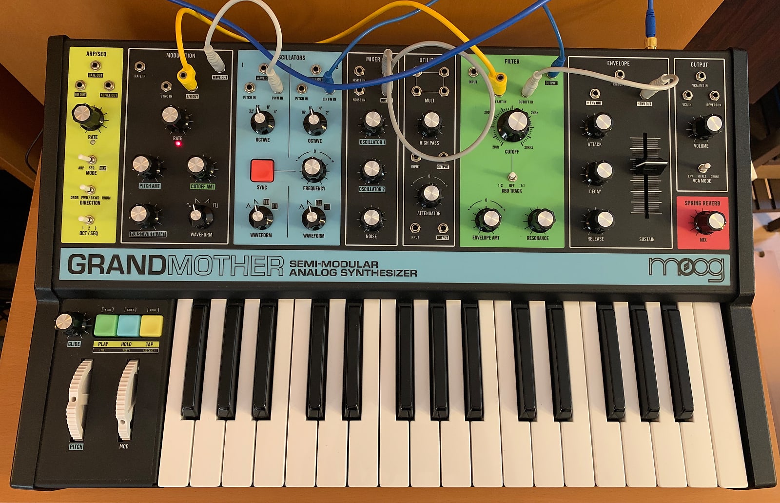 MATRIXSYNTH: Moog Grandmother 32-Key Semi-Modular Analog Synthesizer