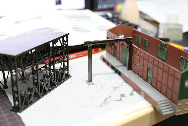 全体的に簡単なスミ入れもしてみた。床部分は色々設置する予定なのでまだ仮の状態。