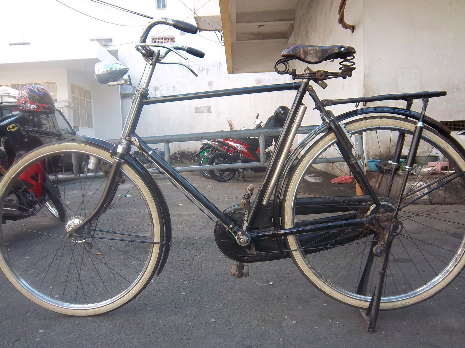 KLITHIKAN ONTHEL: Sepeda "GAZELLE" seri 5